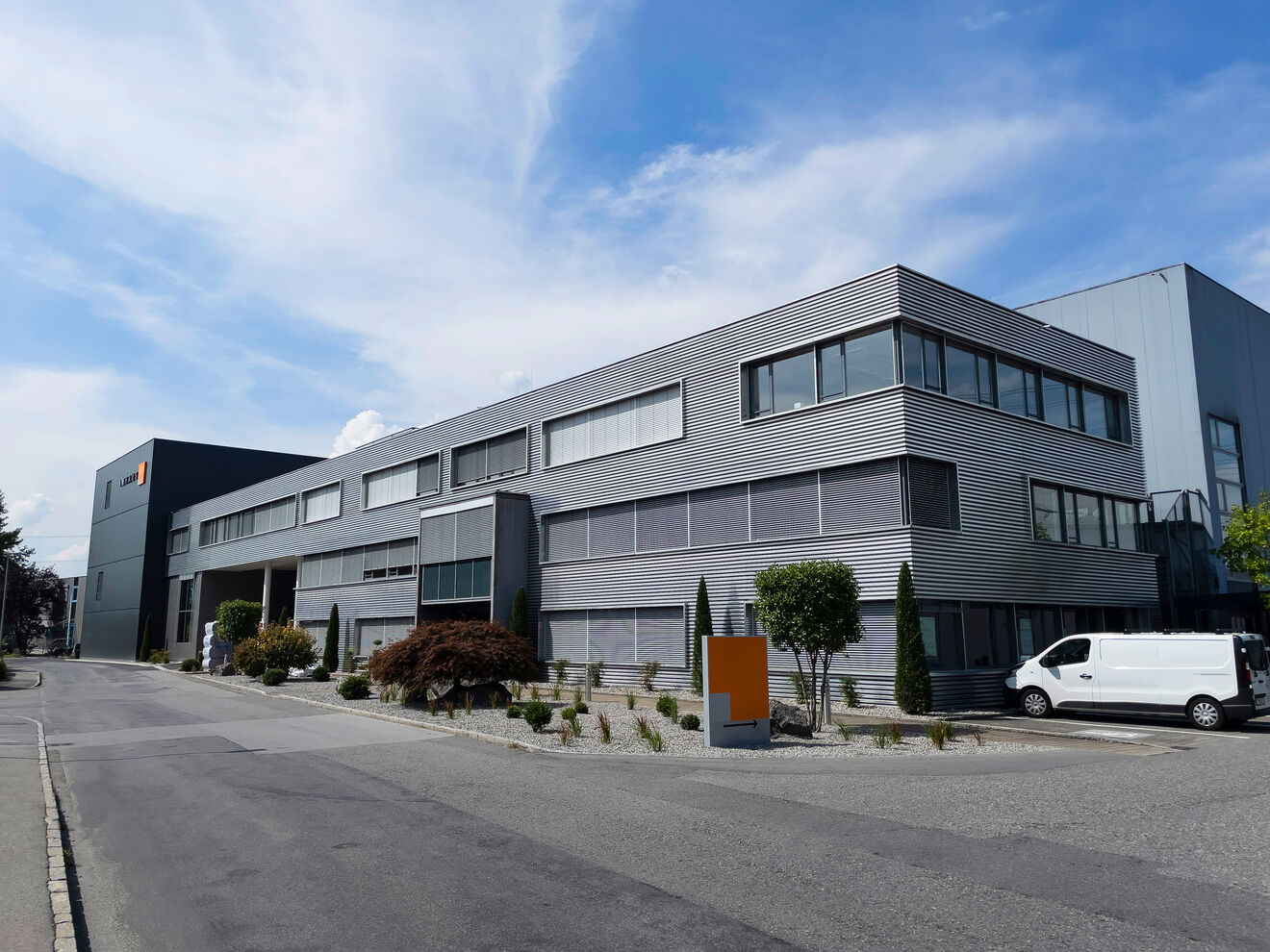 News: Investition in Logistikzentrum - Inhaus Handels GmbH