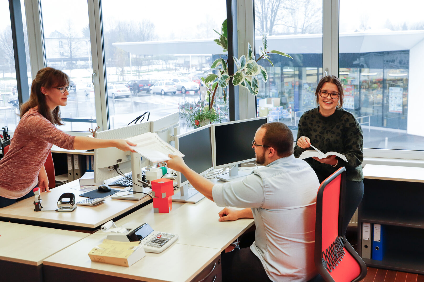 Offene Stellen - Inhaus Handels GmbH